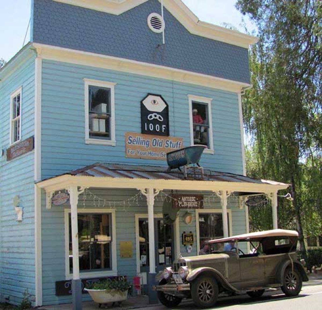 D.E.A. Bathroom Machineries: Vintage plumbing, lighting and hardware